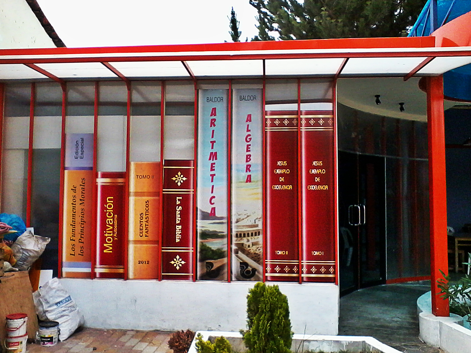 Paredes de Libros - por Justo Llecllish M.